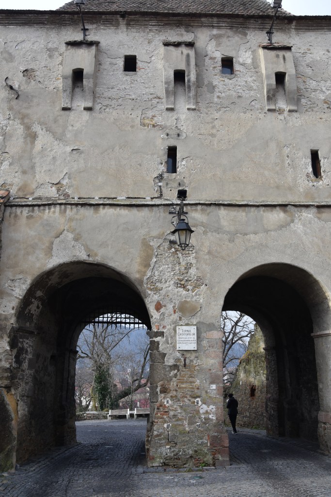 Sighisoara – Cetate Medievala + case colorate – Explorand Romania