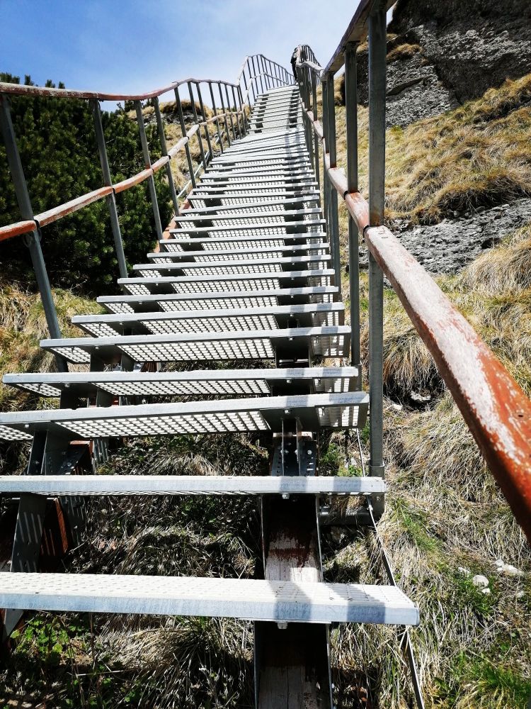 Varful Toaca sau scarile catre rai, drumetie spectaculoasa in Muntii ...