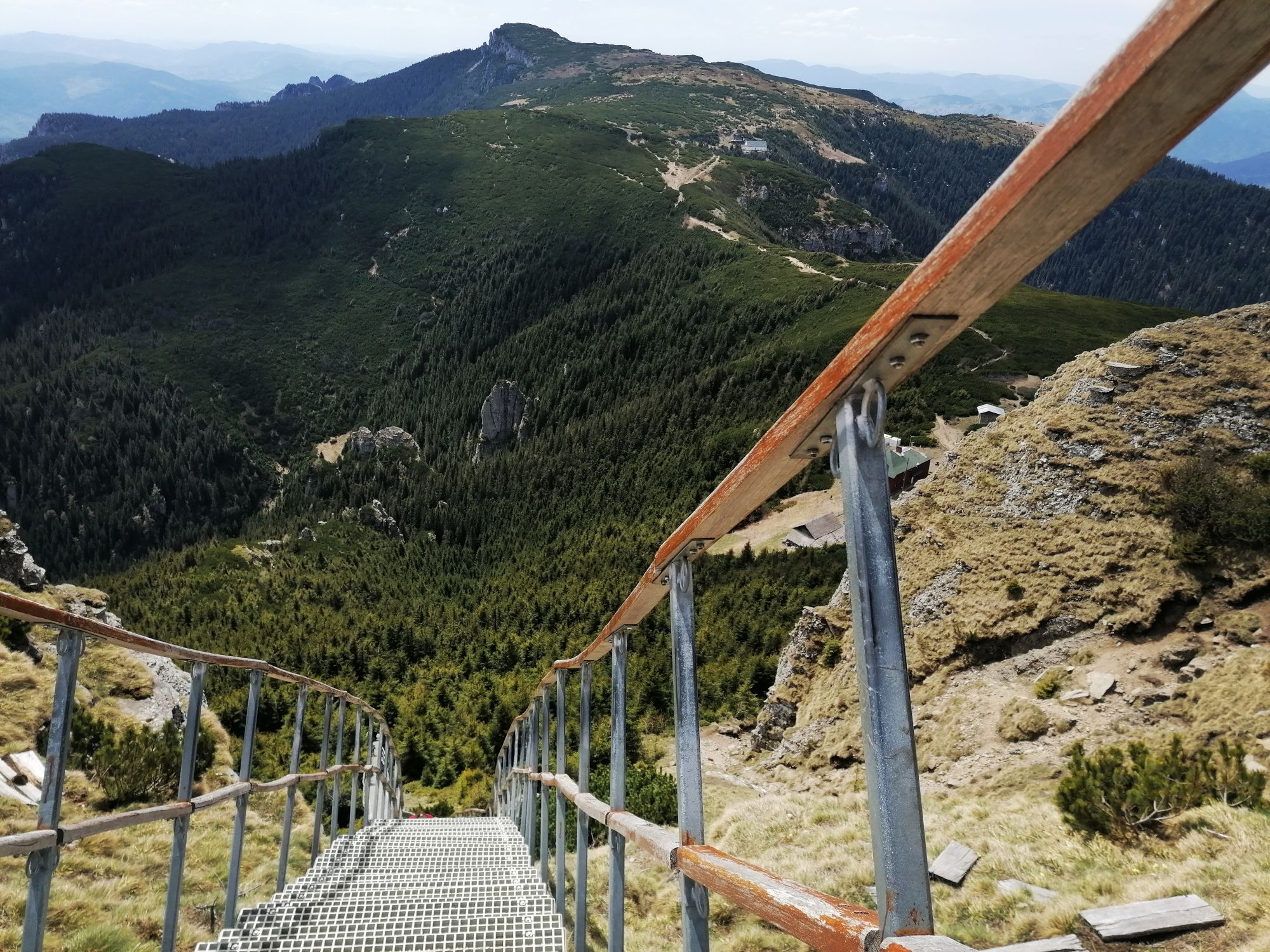 Varful Toaca sau scarile catre rai, drumetie spectaculoasa in Muntii ...