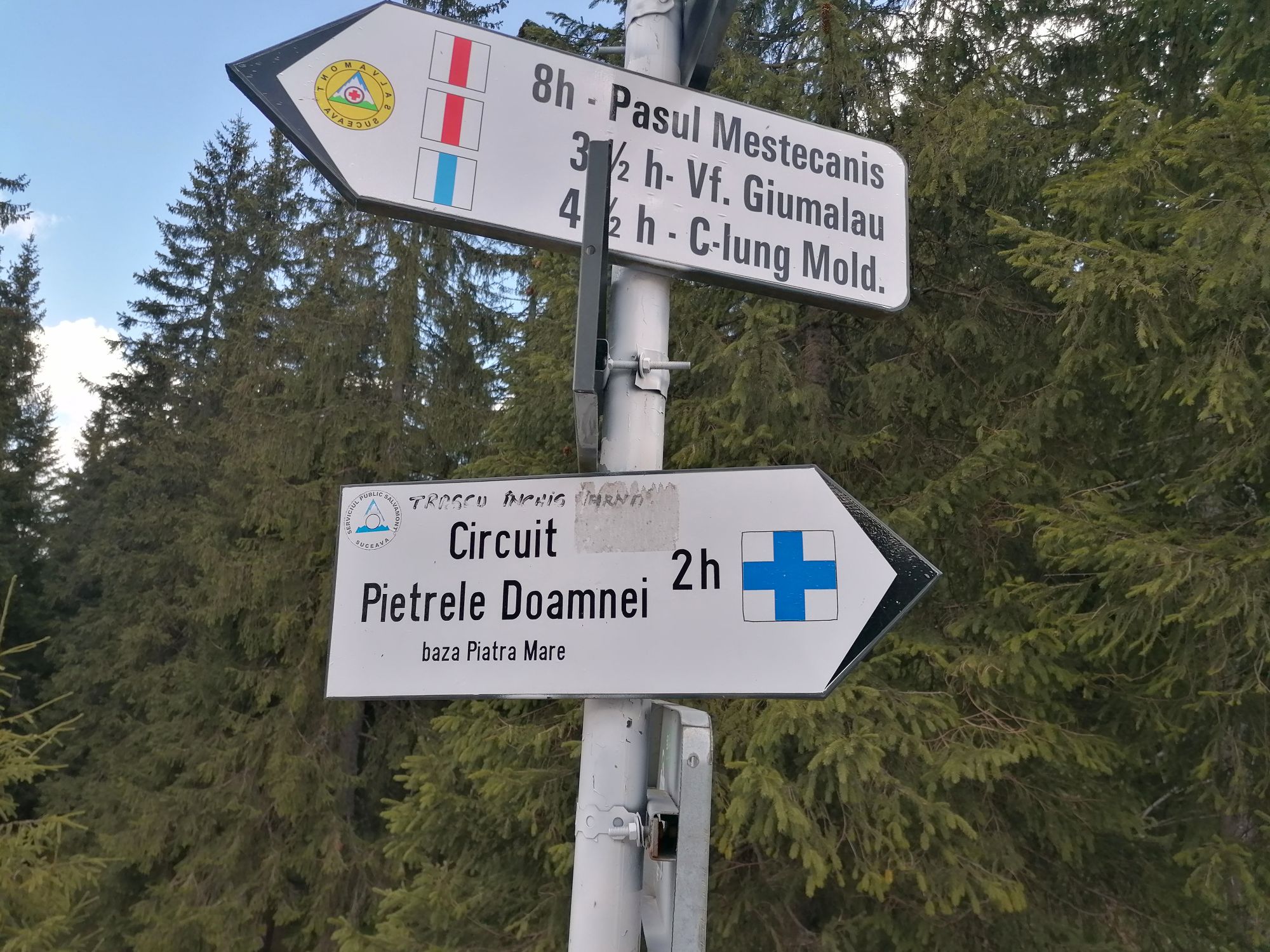 O drumetie spectaculoasa – Pietrele Doamnei din Muntii Rarau – Explorand Romania